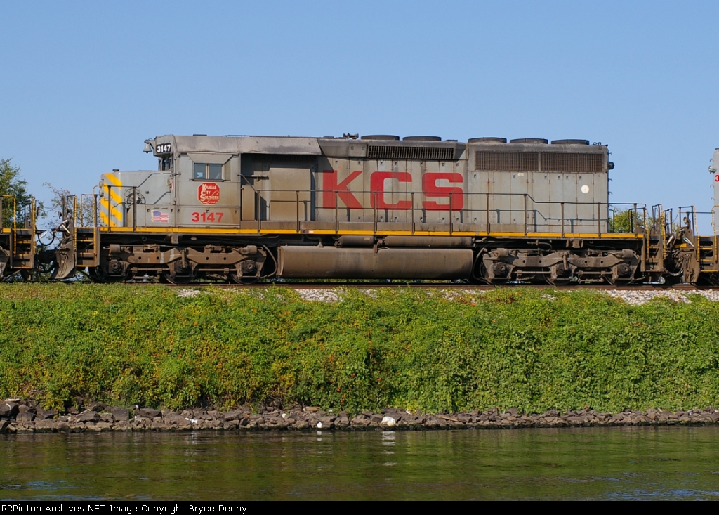 KCS 3147 part of trio of SD's along Cross lake